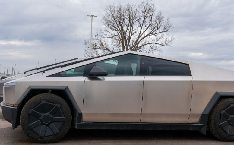 Thanksgiving Tragedy: Three Dead in Fiery 3 am Electric Car Crash ...