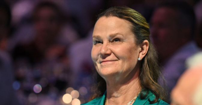 Hall of Famer Packs Car Full of Top Lifetime Trophies and Flees LA ...